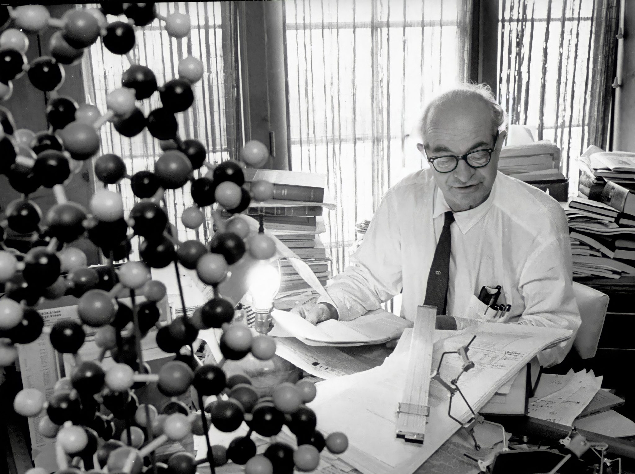 Linus C. Pauling, Ph.D. | Academy of Achievement